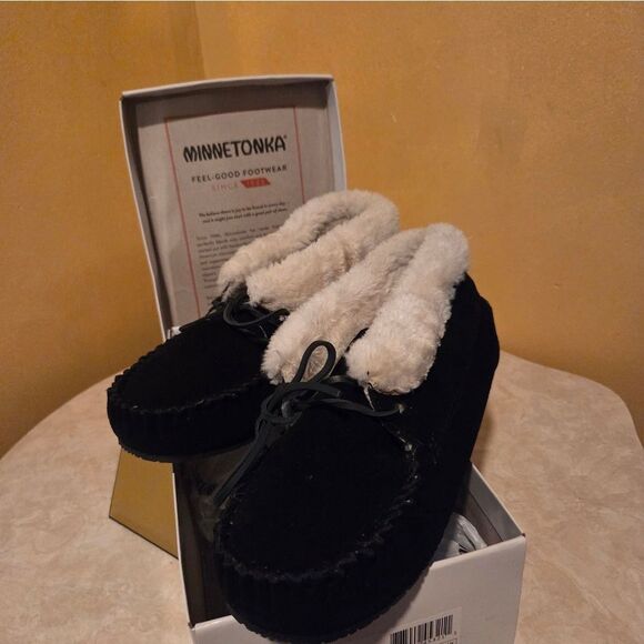 Minnetonka | Shoes | Minnetonkablack Moccasin Slippers With Cream ...